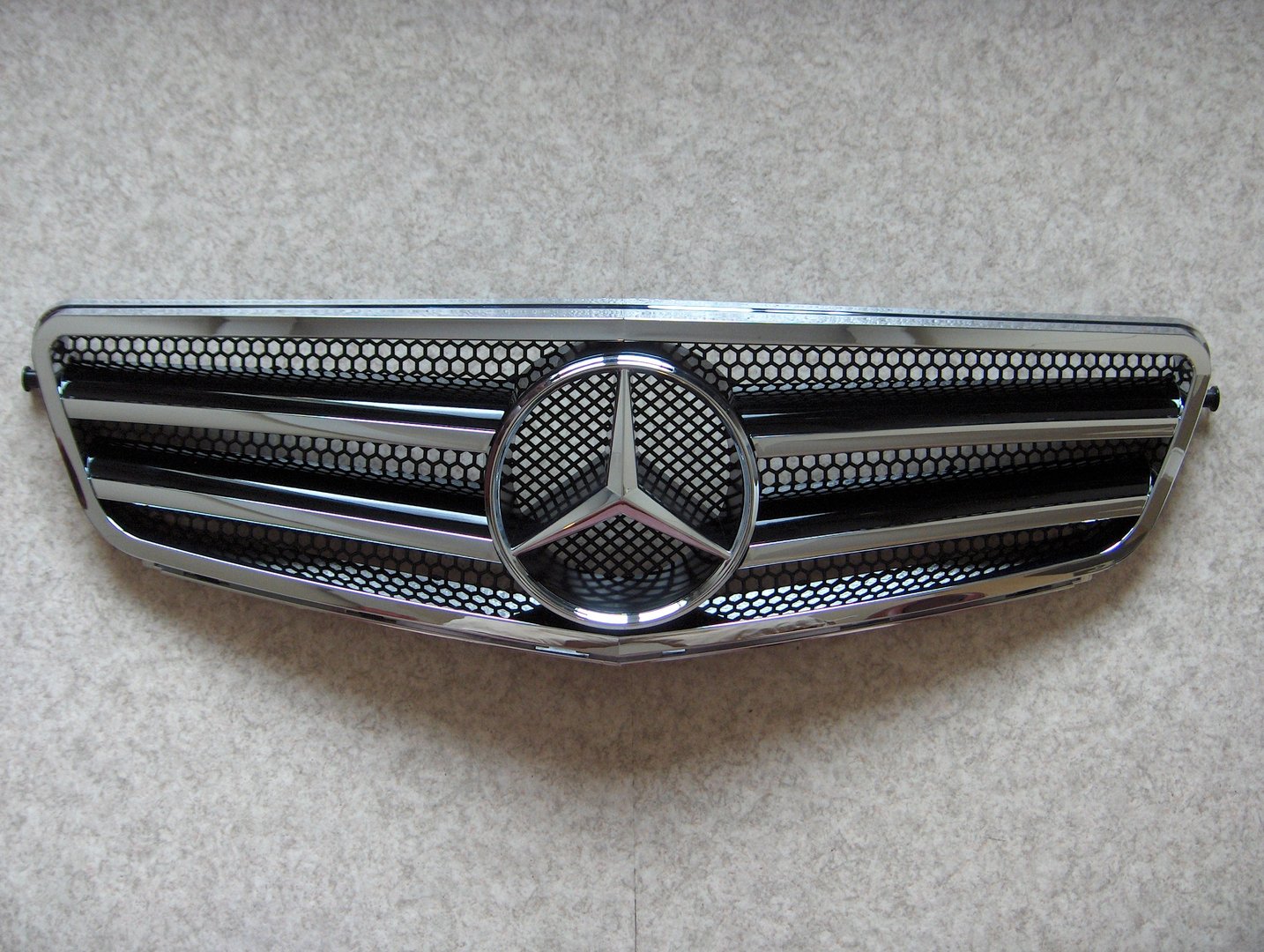 M-B W204 "AMG Look" maski 2-puolalla - MB W204 Tuning osat