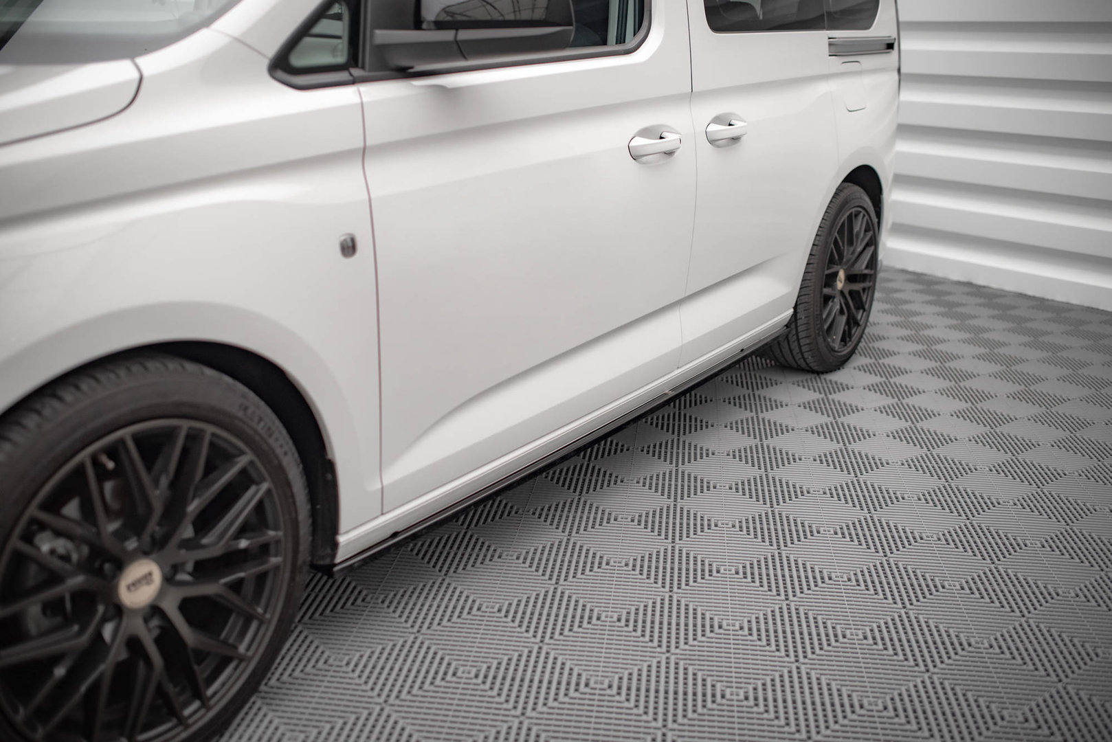 VW Caddy Side skirt maxton 2021-> - Caddy Side skirt diffusor