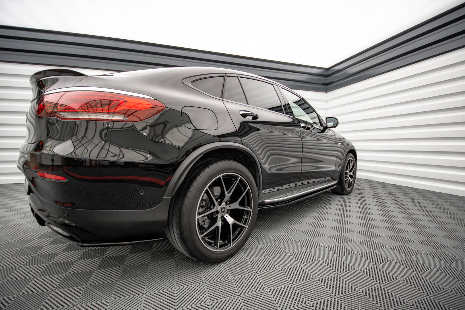 M-B GLC X253 Side skirt with runningboard - GLC tuning