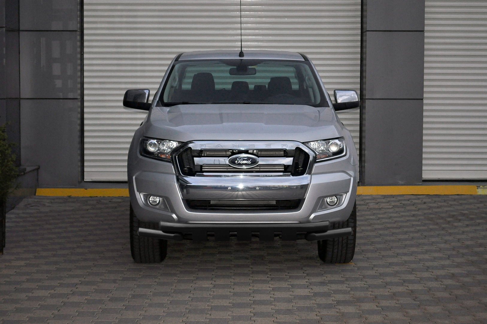Ford Ranger Style etupuskurin suojarauta musta - Ranger varusteet
