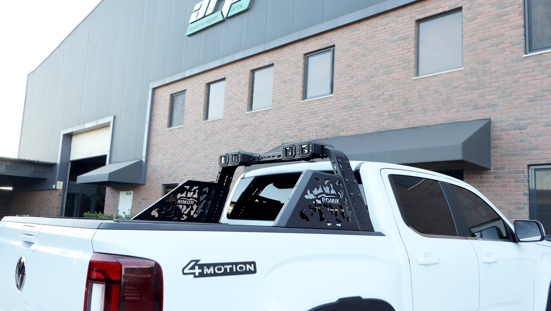 Black Roll-Bar with LED lights (Universal) - Black roll bar