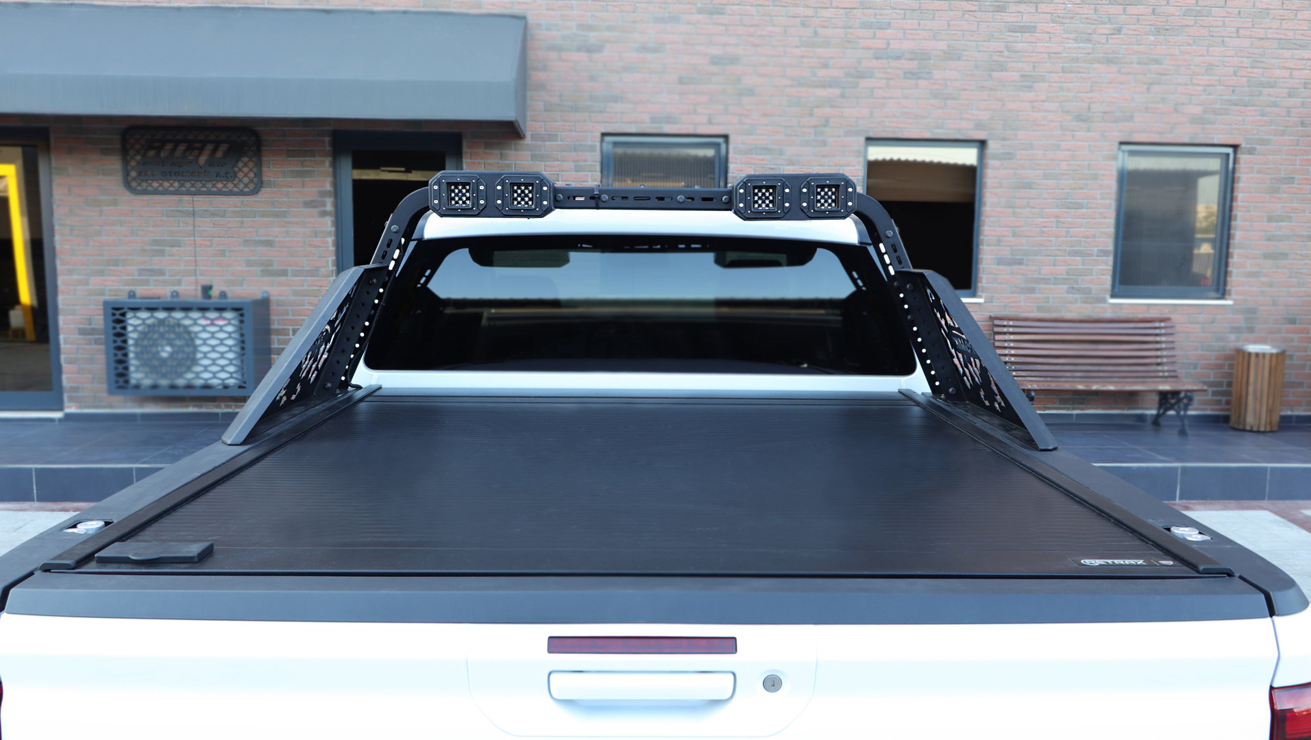 Black Roll-Bar with LED lights (Universal) - Black roll bar