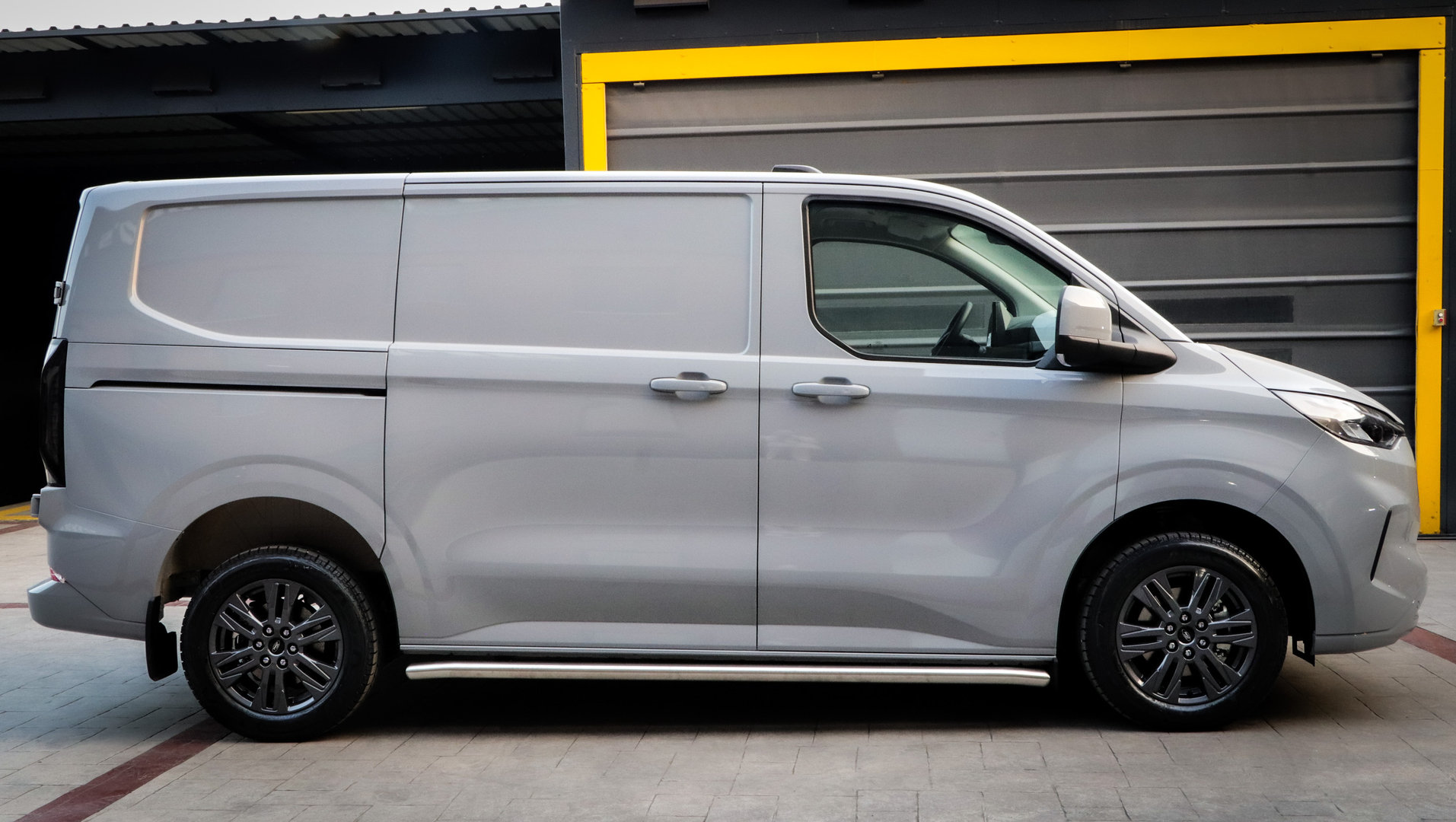 Ford Transit Custom Curved side bars 2024-> - Ford Transit custom