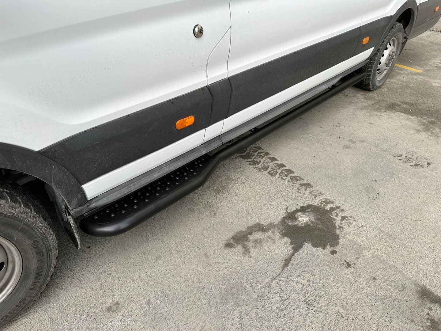 MAN TGE Premium side steps L2 (Black) - MAN TGE steps