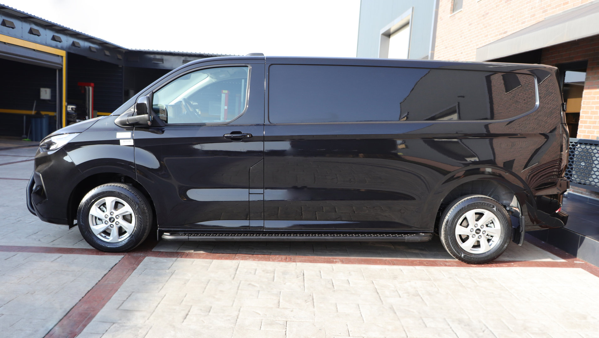 VW Transporter T7 Black Aluminum running boards - Side steps T7