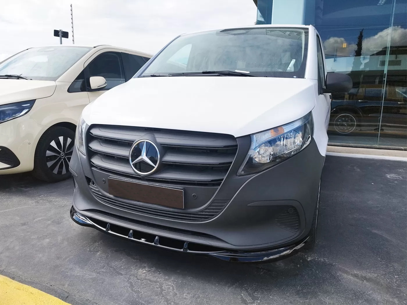 M-B Vito W447 Etuspoileri style 2024-> - Uusi Vito Etuspoileri