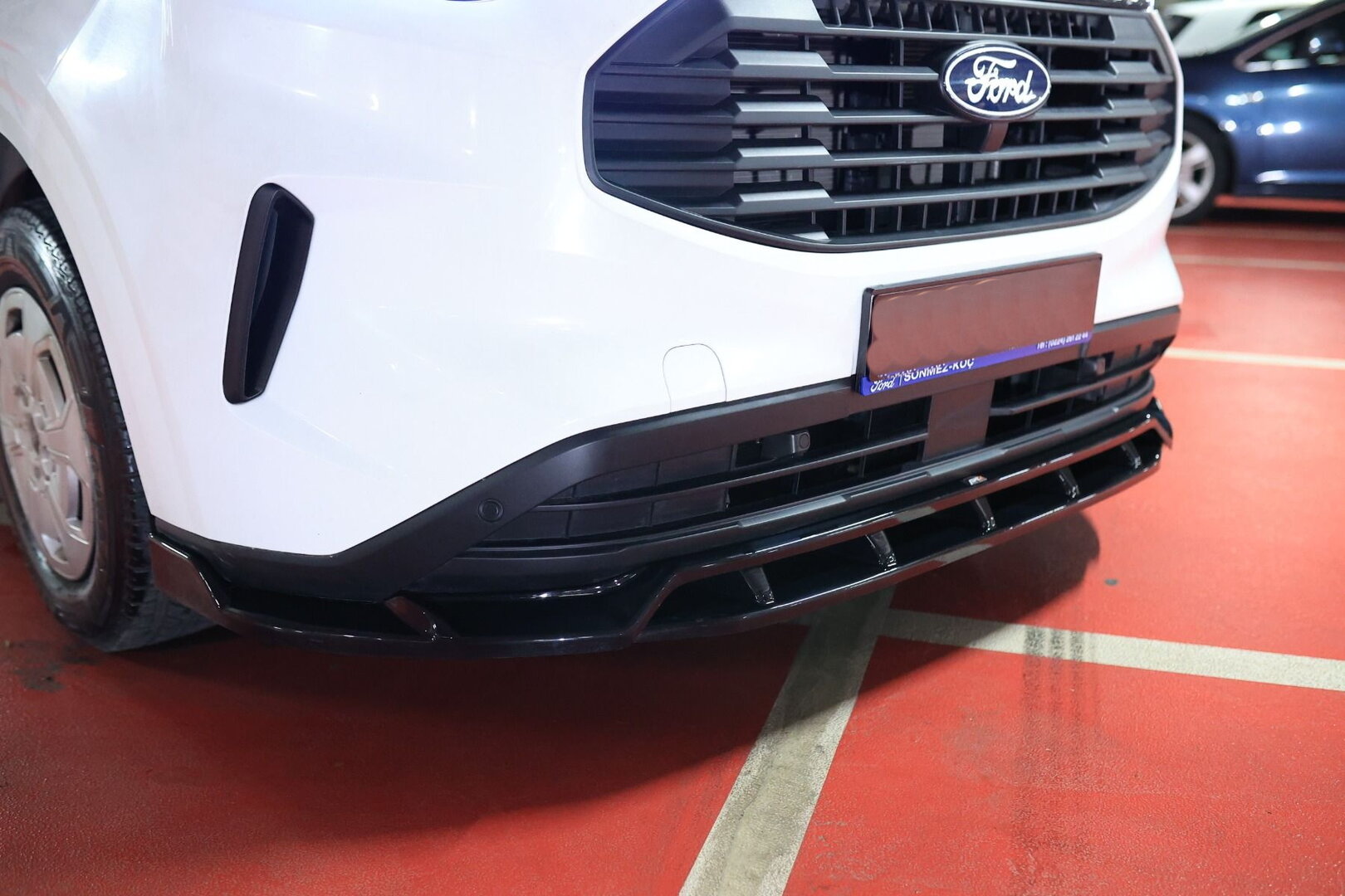 Ford Transit Custom Etuspoileri style 2024-> - Custom etuspoileri